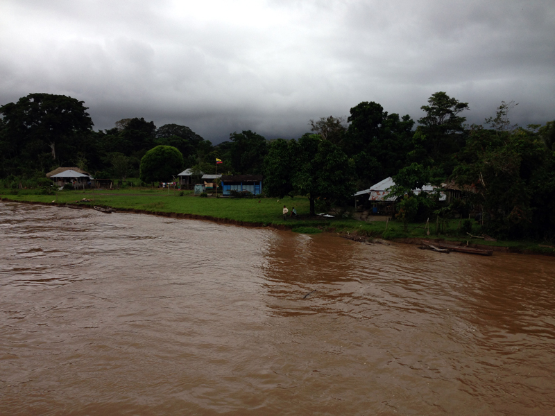 Colombia rio abajo - La lucha diaria contra el olvido